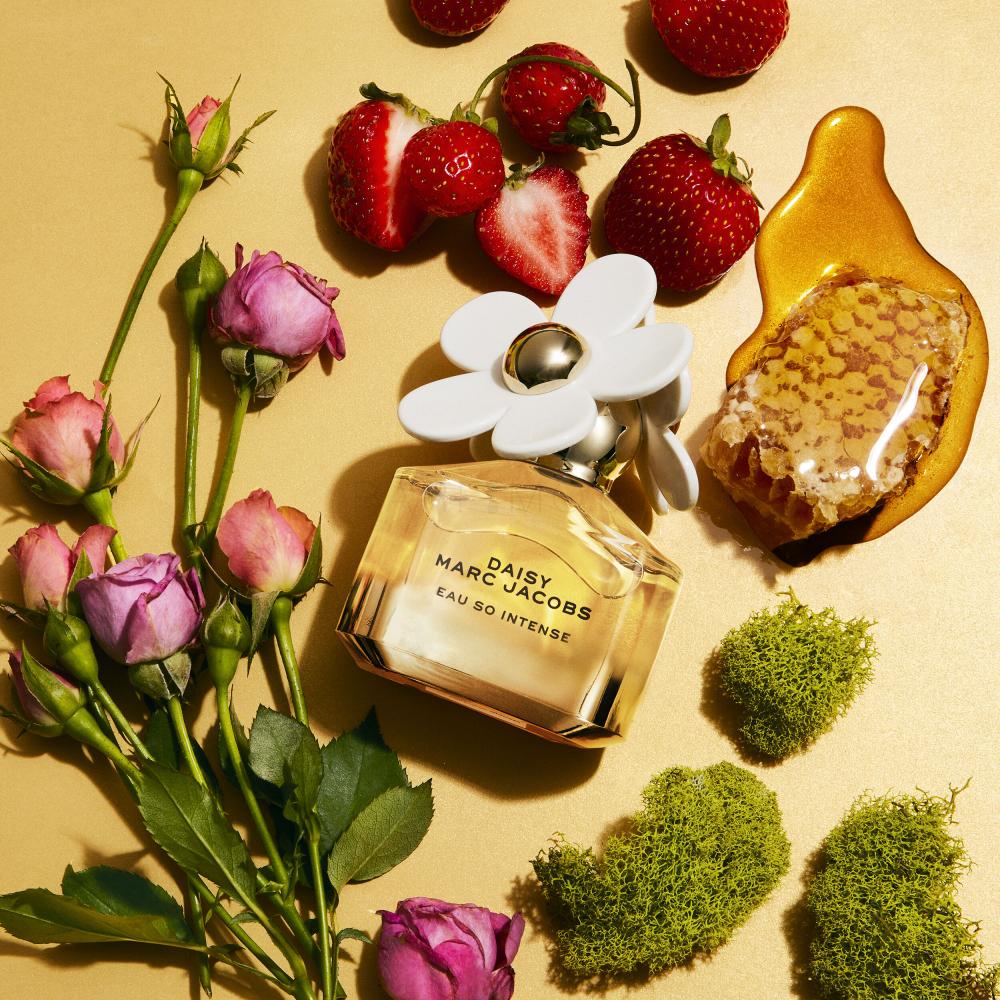 Marc Jacobs Daisy Eau So Intense Eau de Parfum за жени | Parfimo.bg